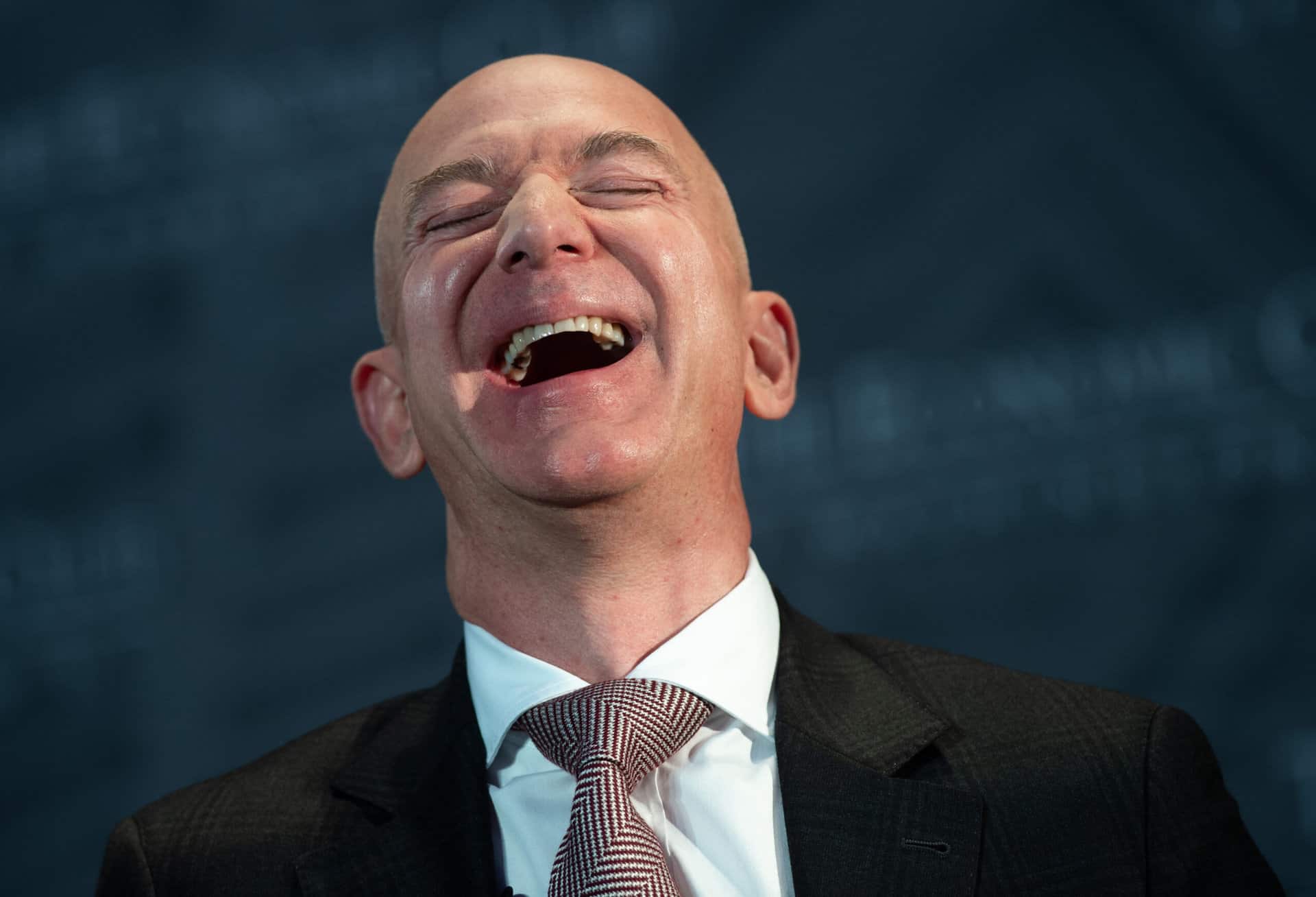 Bezos é processado por obrigar empregada a trabalhar 14h por dia ...