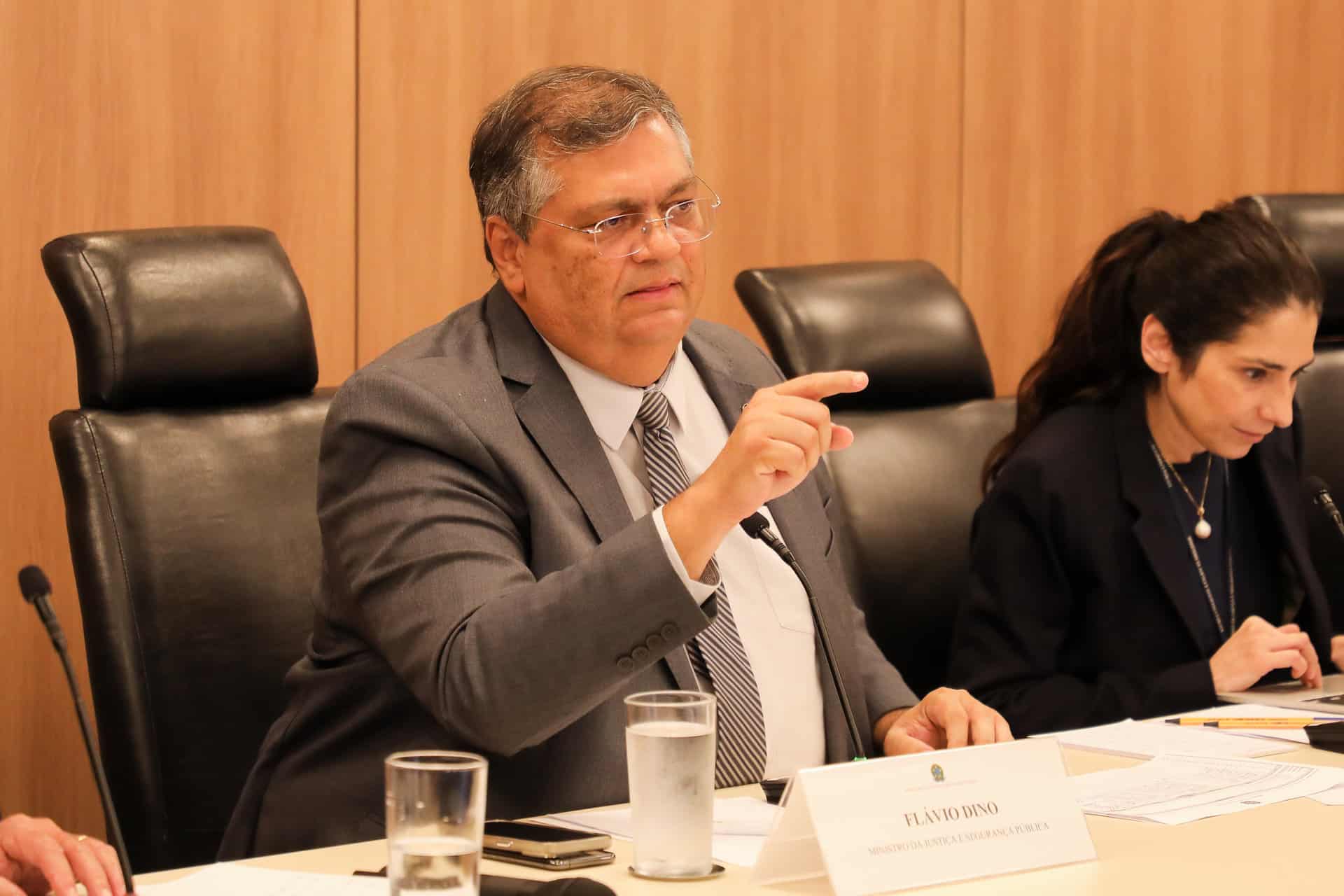 Dino volta a chorar: fui chamado de ‘rocambole do inferno’ - Diário ...