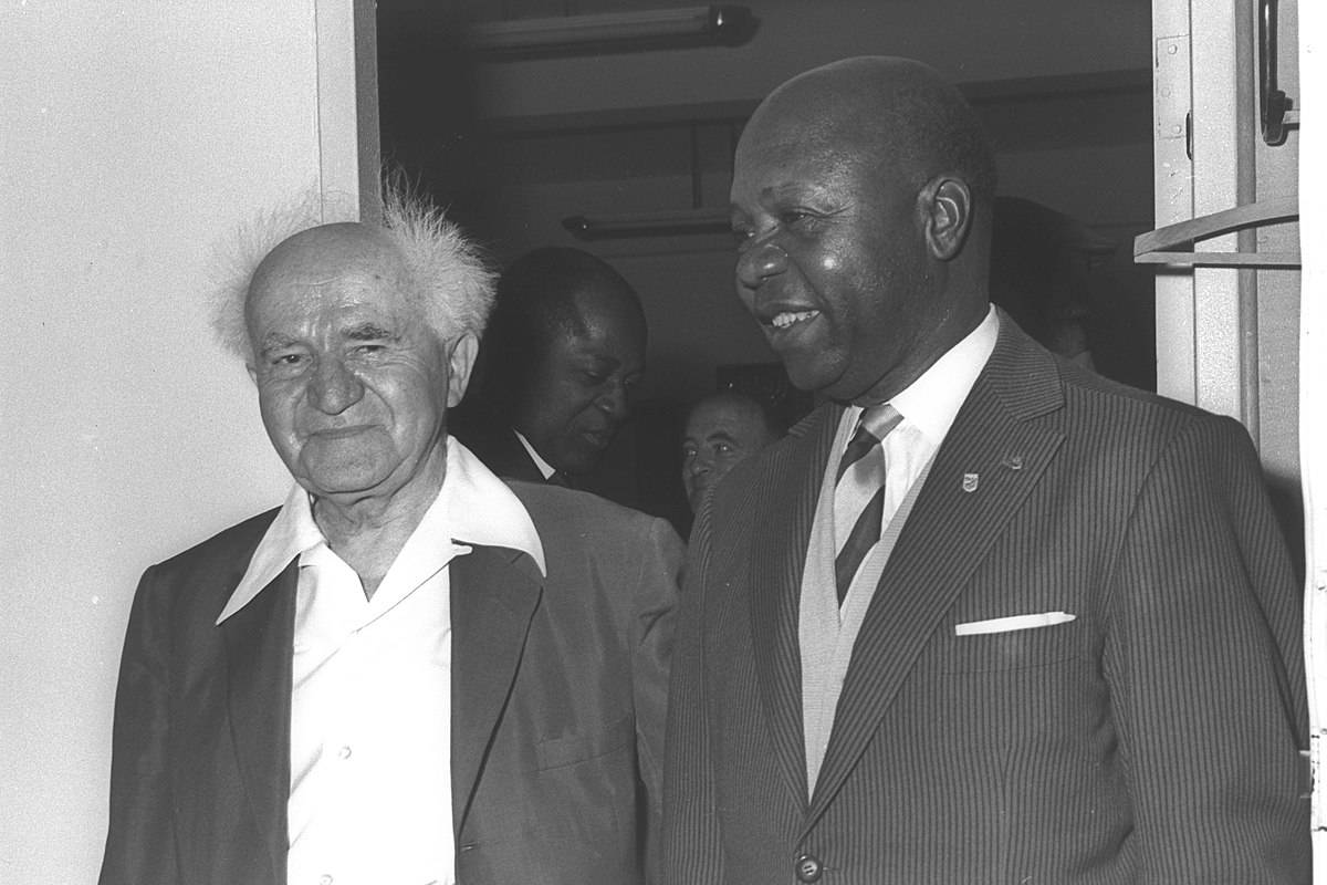 17/2/1964: 60 anos do golpe que derrubou León M’ba no Gabão - Diário ...