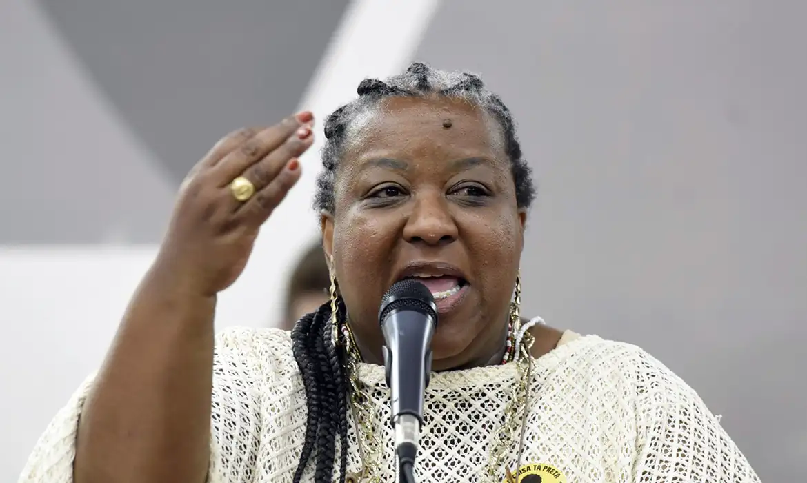 Quem oprime a mulher é o trabalhador negro? - Diário Causa Operária