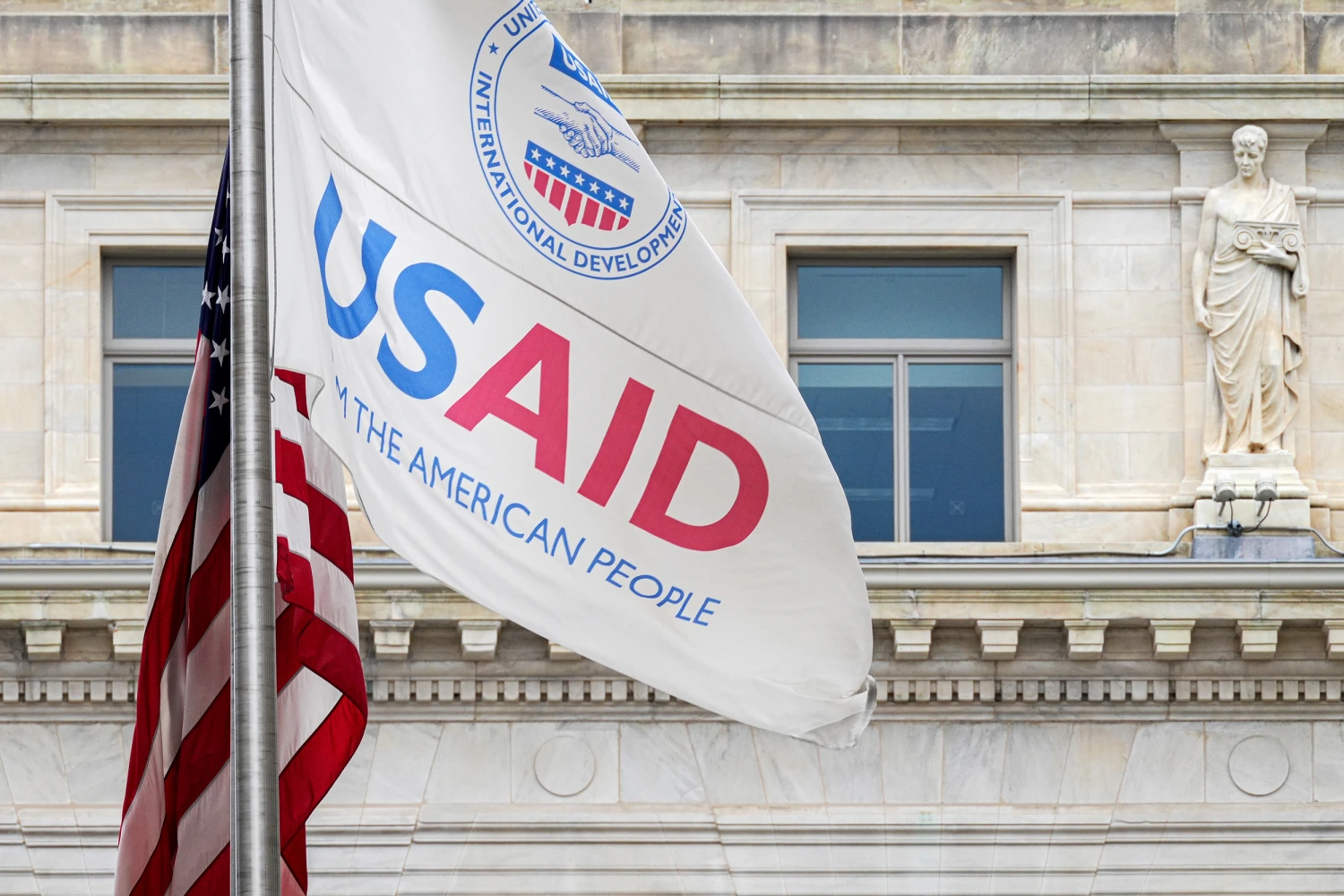 Trump planeja fechar USAID, fachada da CIA para golpes de Estado ...